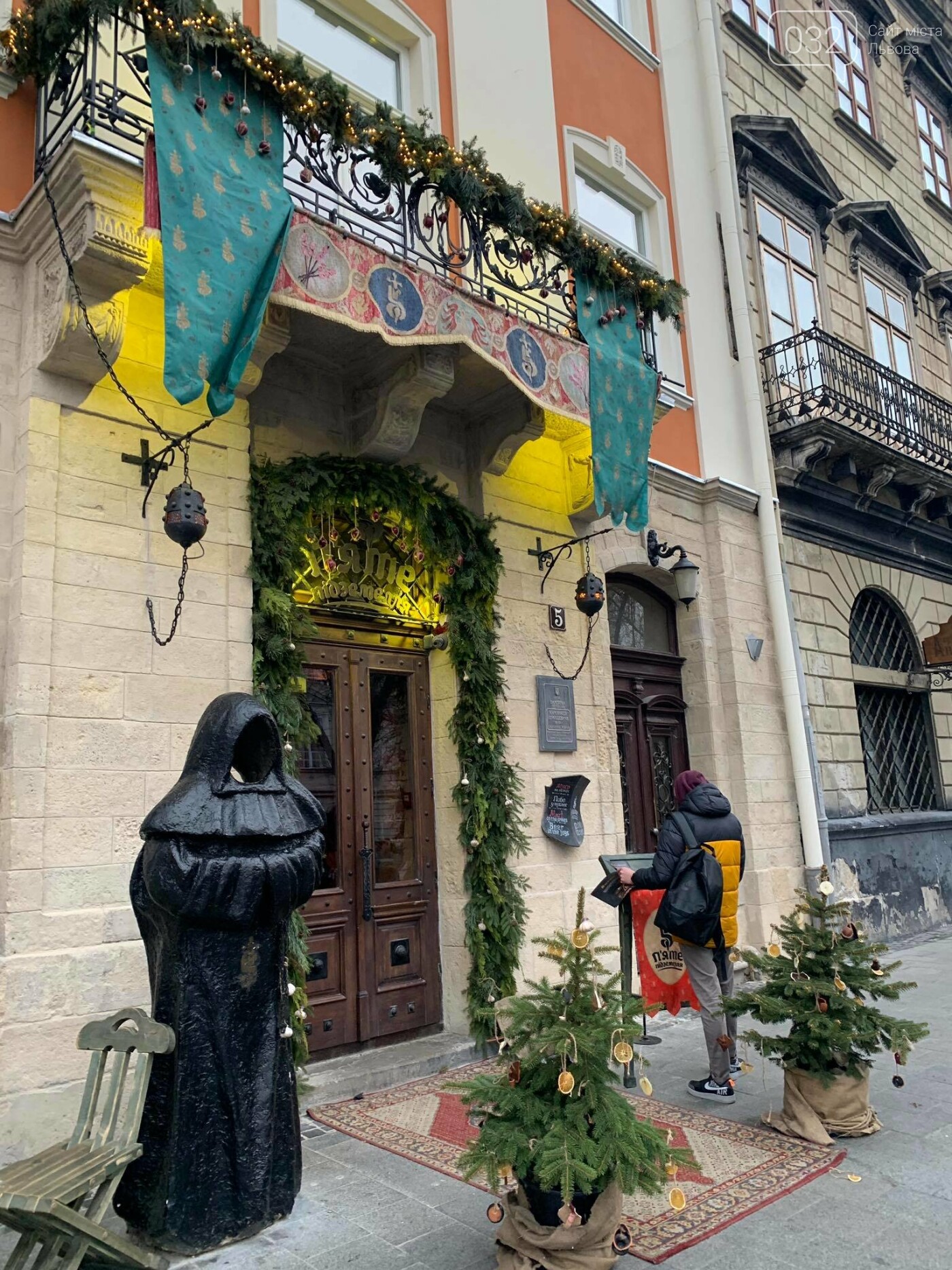 Як прикрасили Львів до Нового року та Різдва: атмосферні фото | Новини
