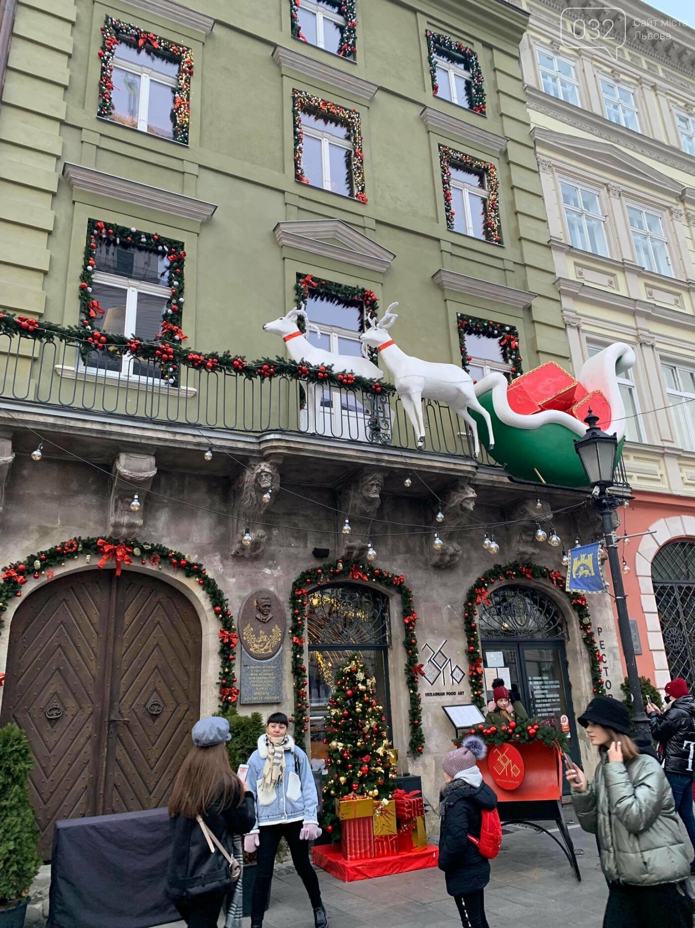 Як прикрасили Львів до Нового року та Різдва: атмосферні фото | Новини