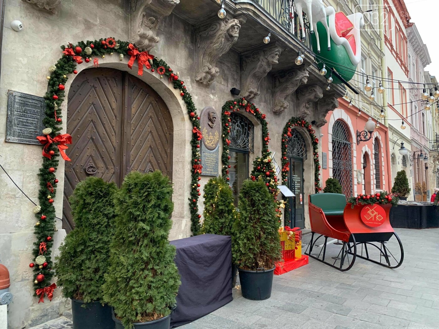 Як прикрасили Львів до Нового року та Різдва: атмосферні фото | Новини