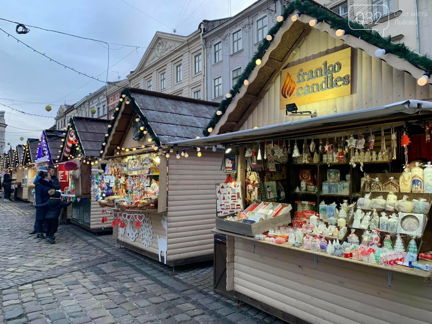 Як прикрасили Львів до Нового року та Різдва: атмосферні фото | Новини