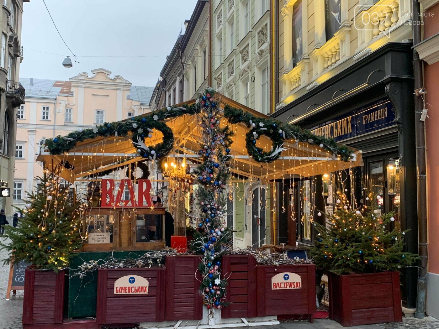 Як прикрасили Львів до Нового року та Різдва: атмосферні фото | Новини