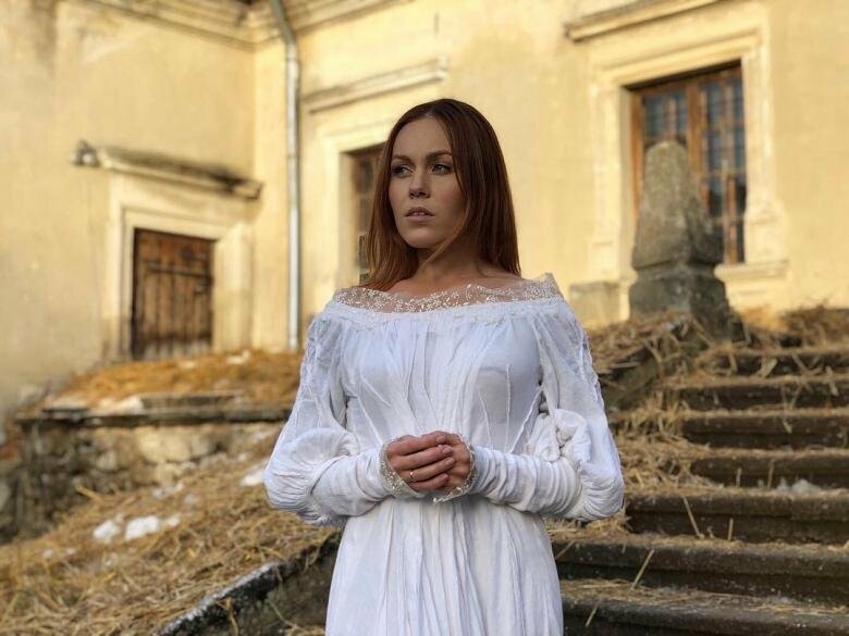 Співачка Alyosha зняла новий кліп у замку на Львівщині, - ВІДЕО | Новини